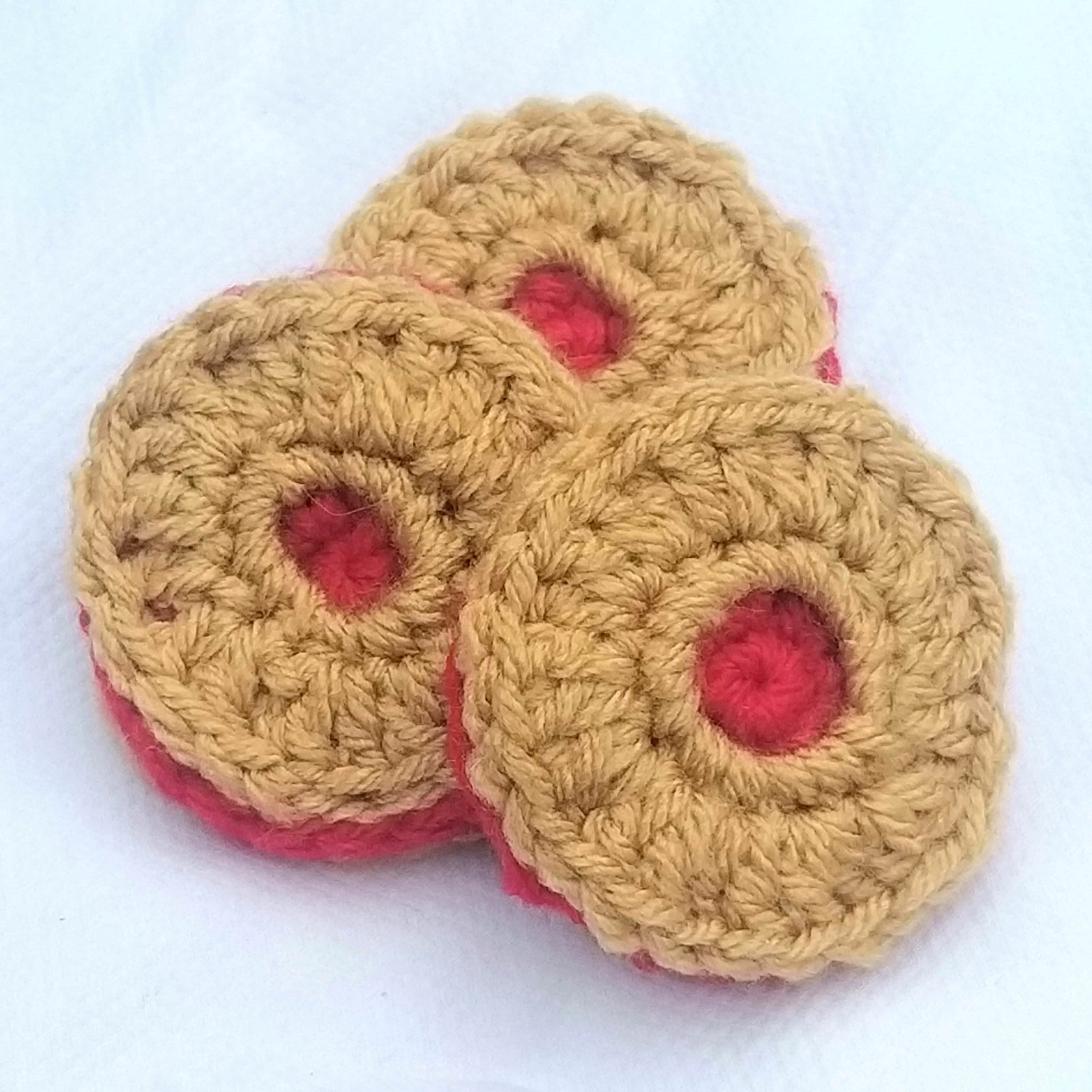 Jammy Dodger Biscuits Free Crochet Pattern – Wee Woolly Wonderfuls